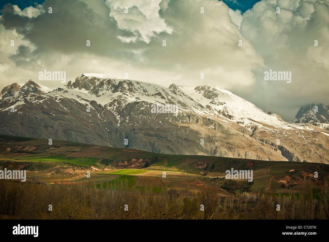 Beautiful spring landscape of the mountains of Aladaglar National Park ...
