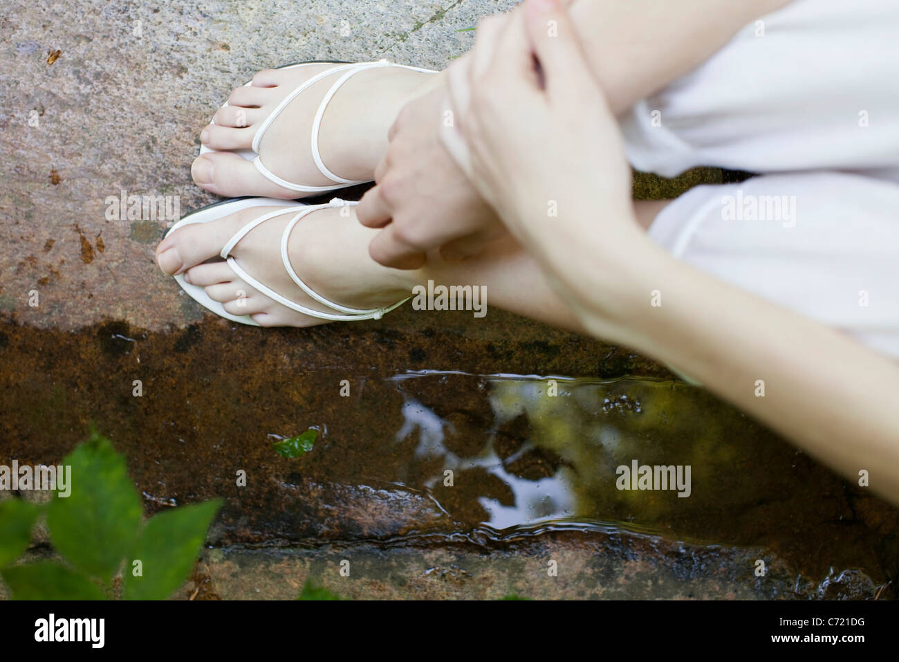 Women wearing flip flops hi-res stock photography and images - Alamy