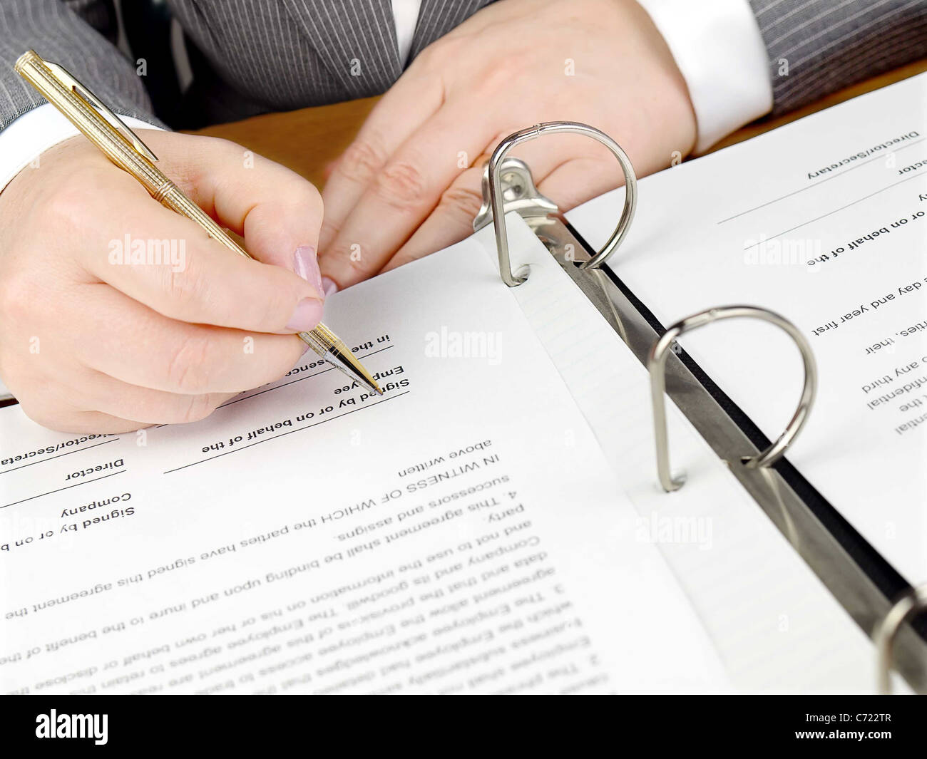 Female hand with pen signing a contract Stock Photo - Alamy
