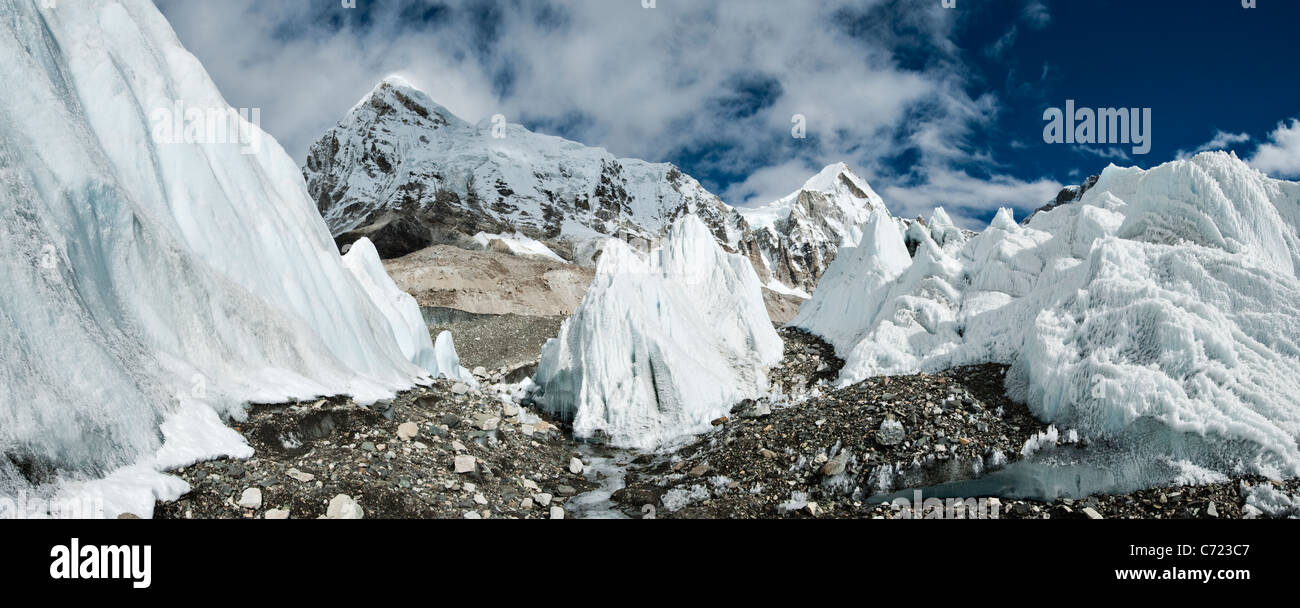 Khumbu icefall hi-res stock photography and images - Alamy