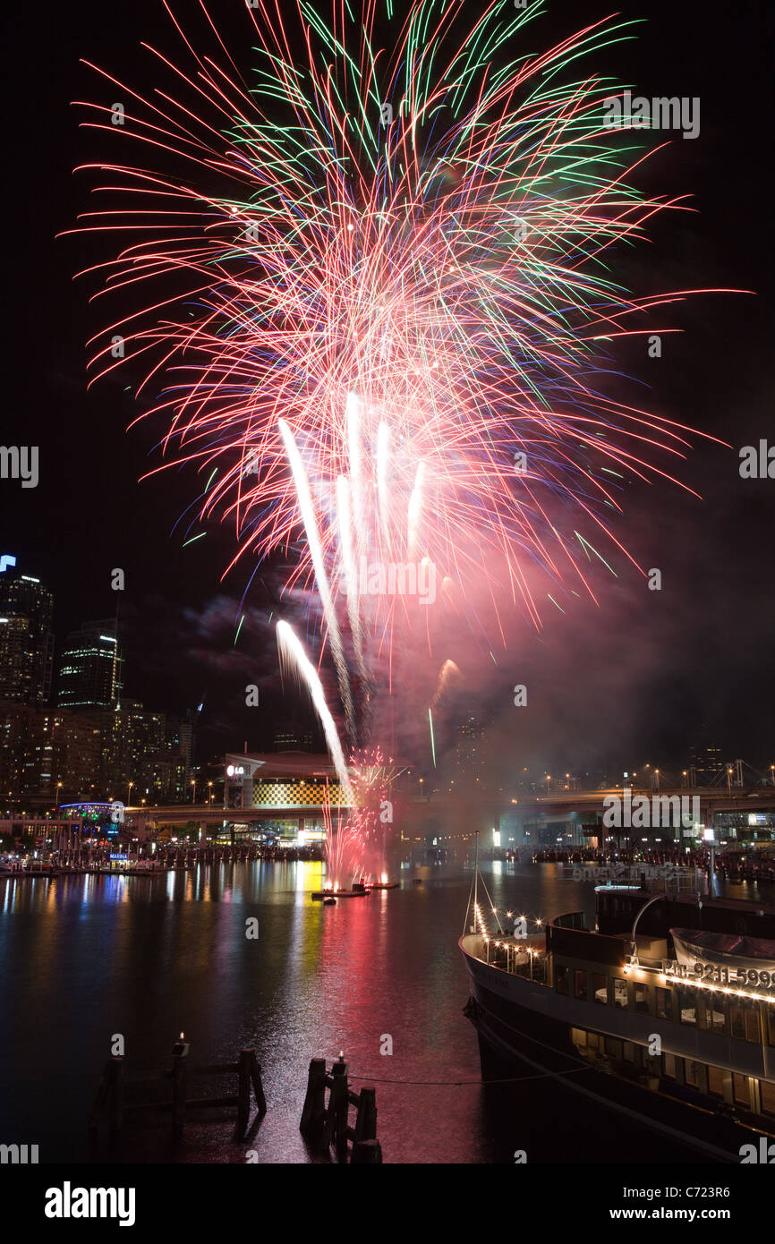 Sydney fireworks hi-res stock photography and images - Alamy
