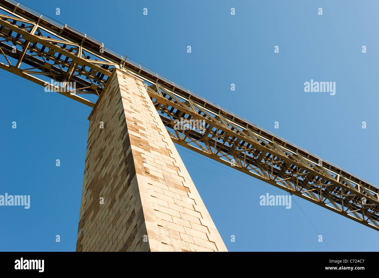 Detail take of a massive railway bridge Stock Photo - Alamy