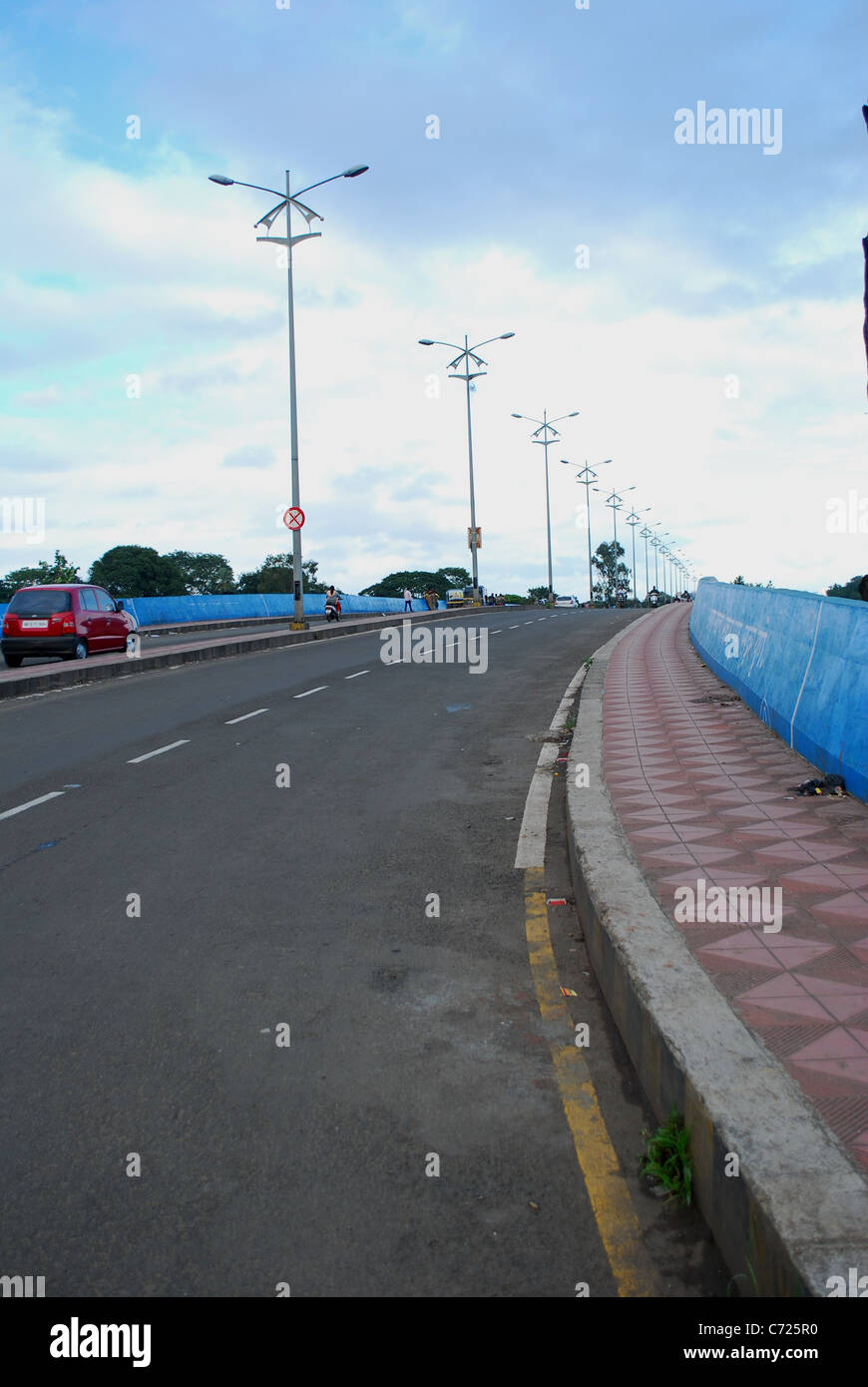Car passing frame hi-res stock photography and images - Alamy
