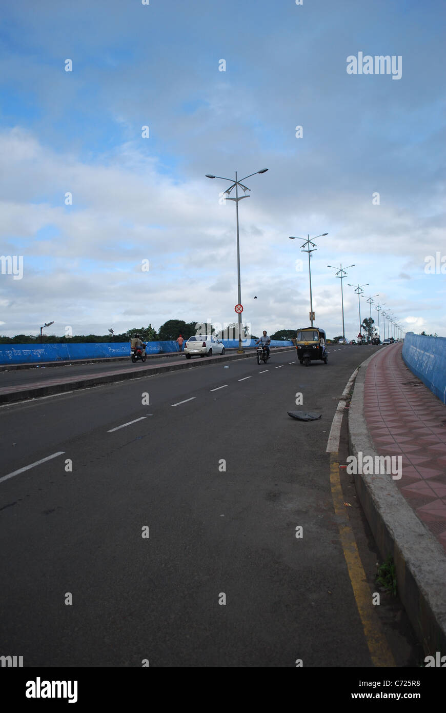 Car passing frame hi-res stock photography and images - Alamy