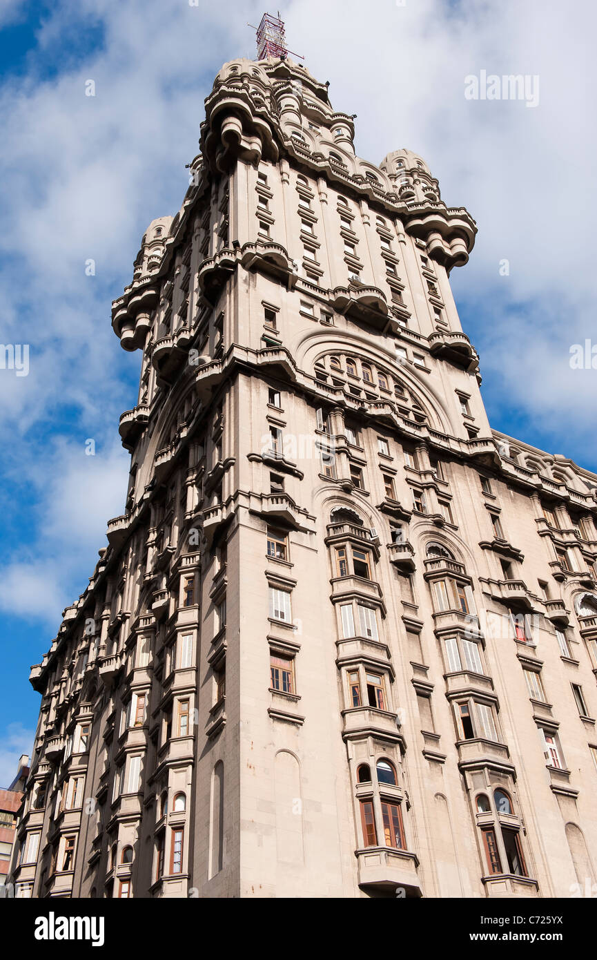 Plaza Independencia, Palacio Salvo, Montevideo, Uruguay Stock Photo - Alamy