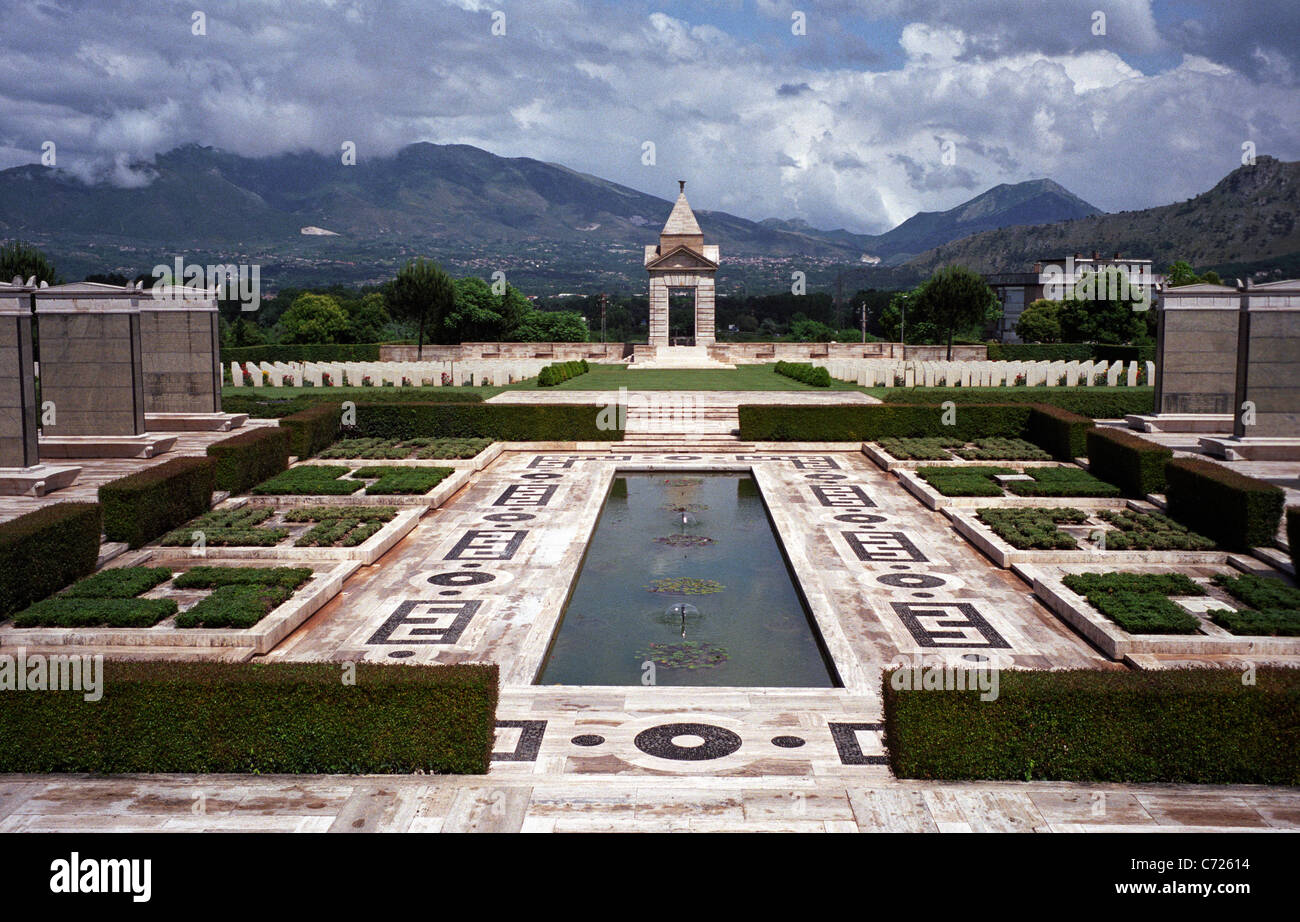 Commonwealth cassino cemetery italy hi-res stock photography and images ...