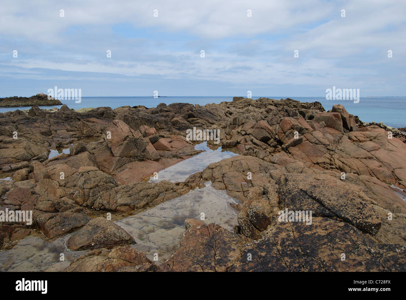 Jagged rocks on beach hi-res stock photography and images - Alamy
