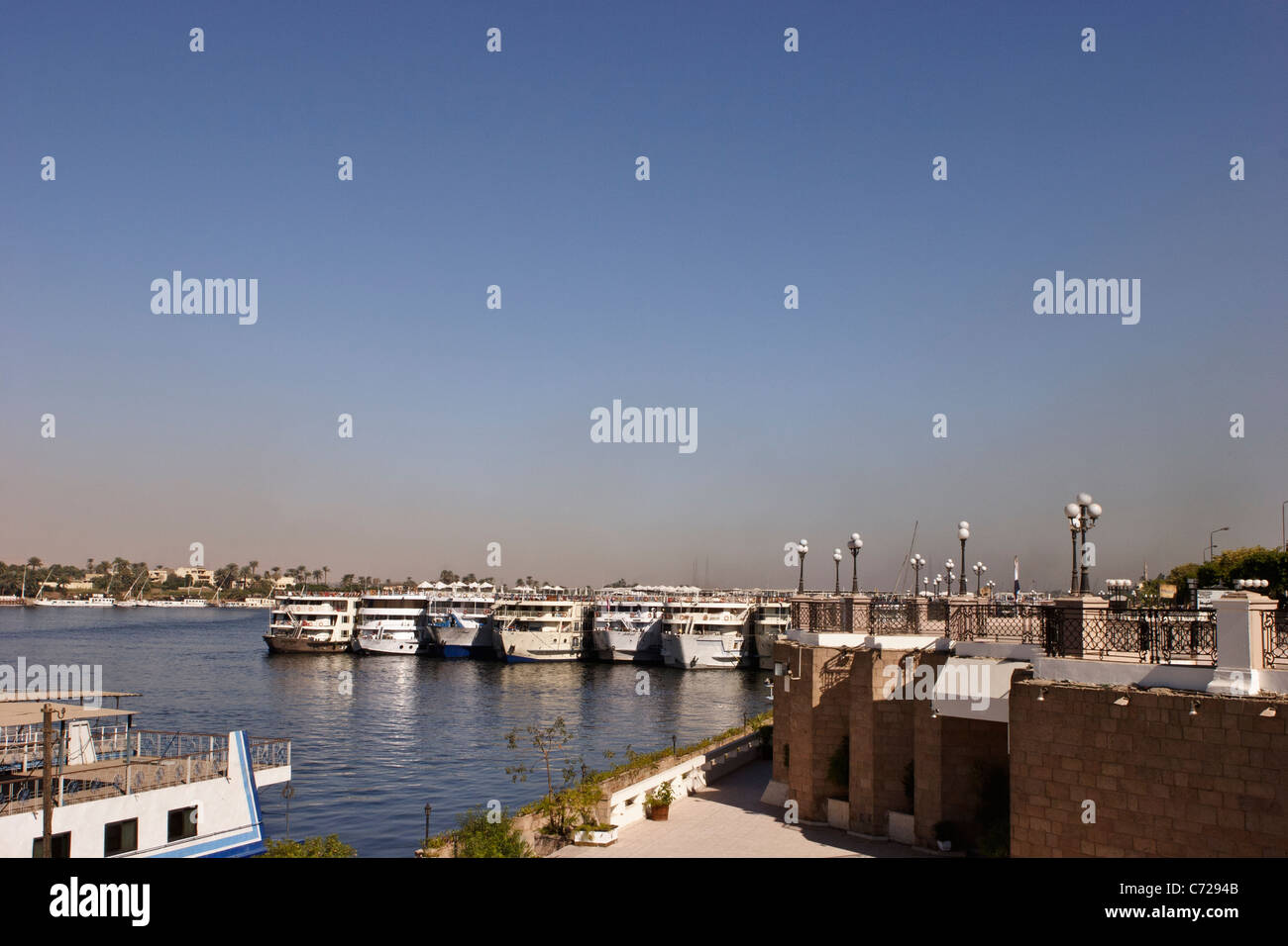 Cruise ship on the nile river hi-res stock photography and images - Alamy