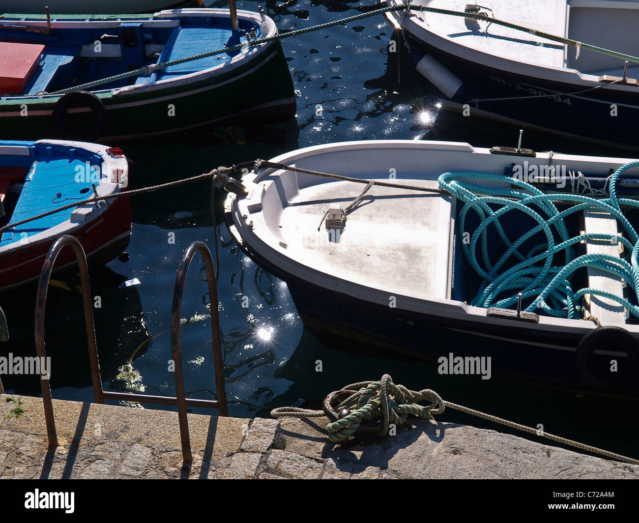 Fisher boats al port of Mundaka, Bizkaia province, Basque country ...