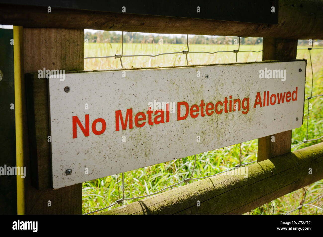 "No metal detecting allowed" sign Stock Photo - Alamy