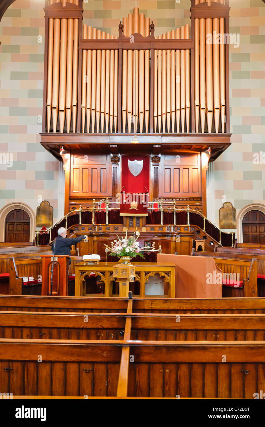 Grand pipe organ and pulpit in Townsend Street Presbyterian Church ...