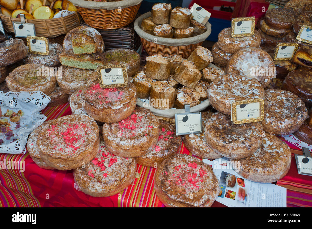 French bakery stores hi-res stock photography and images - Alamy