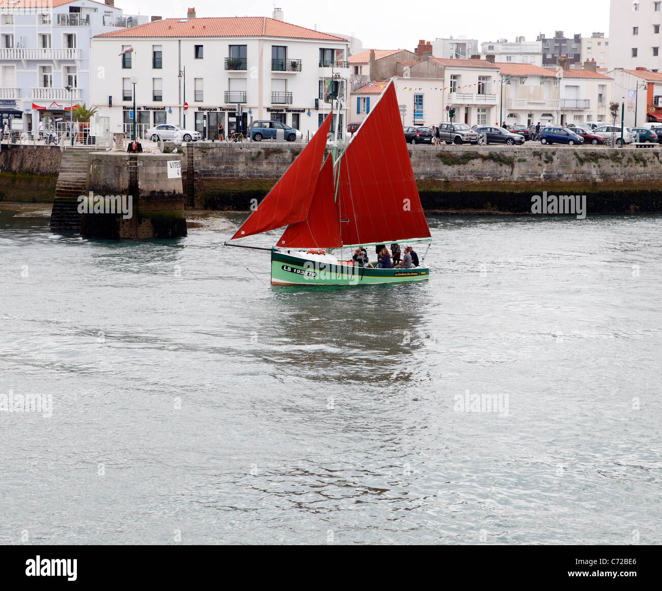 French traditional boat hi-res stock photography and images - Alamy