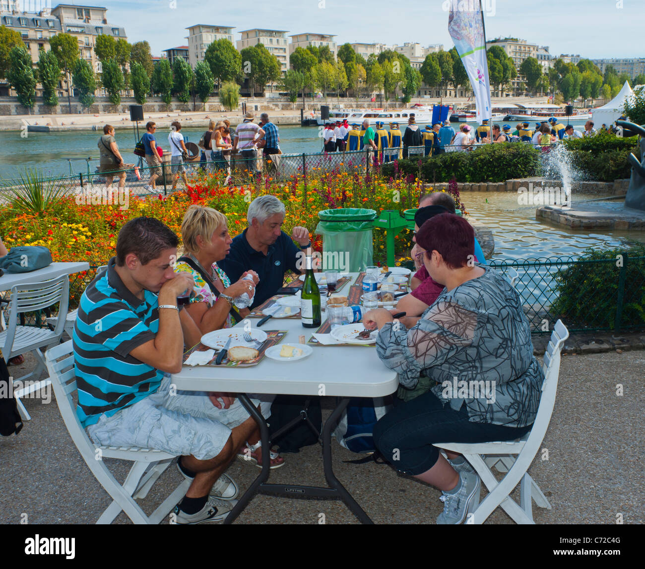 Group young adults sharing meals outside hi-res stock photography and ...