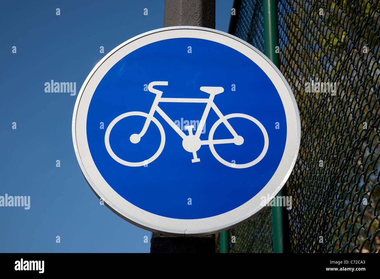 Blue bike sign hi-res stock photography and images - Alamy