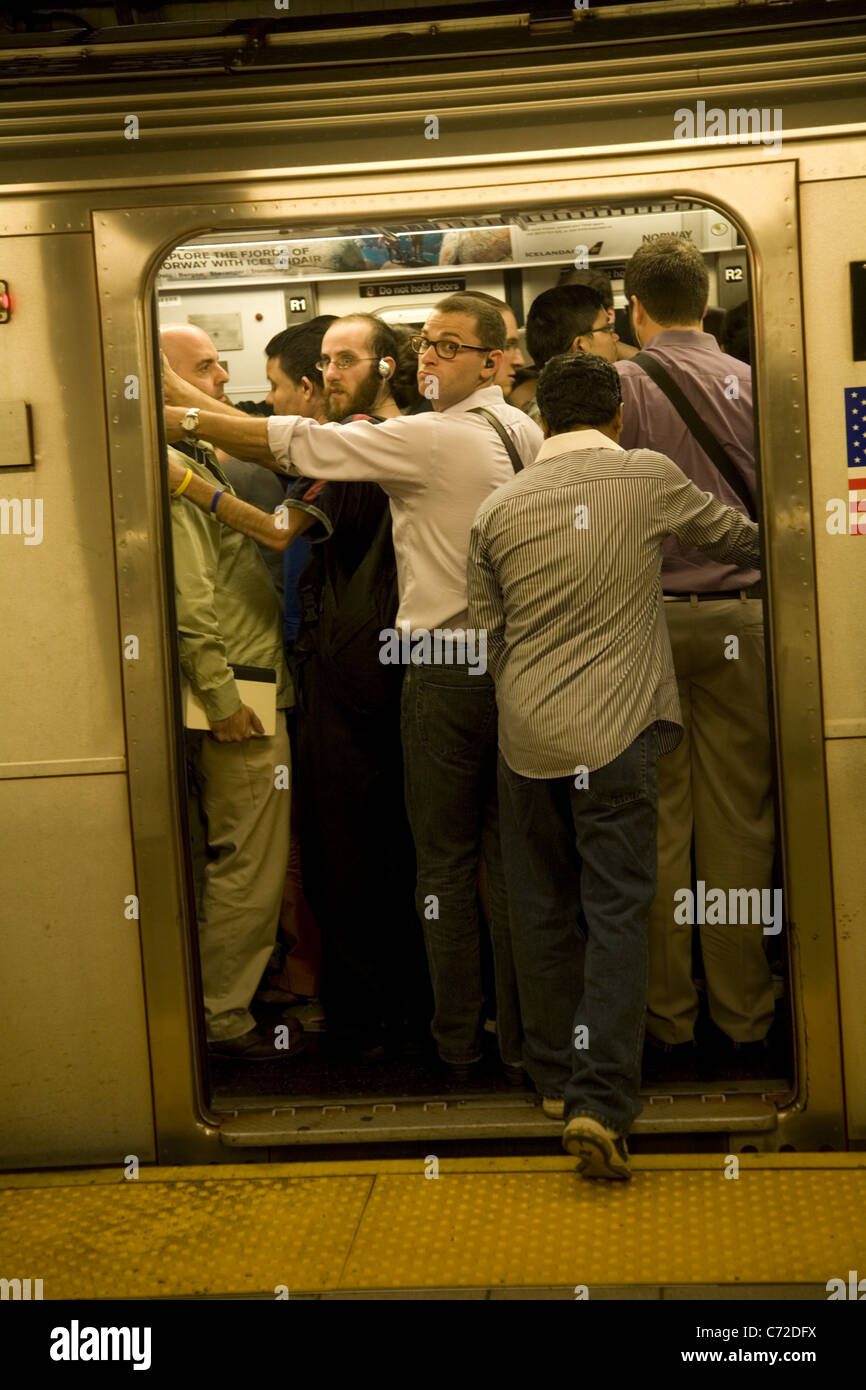 Nyc subway f train hi-res stock photography and images - Alamy