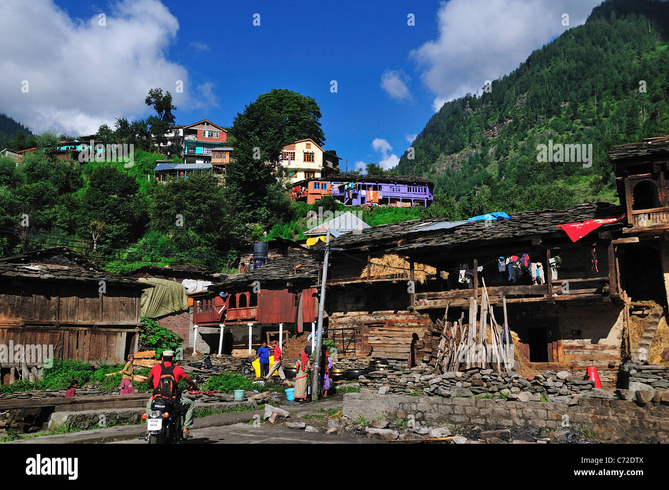 In Old Manali there are traditional houses in quietness Stock Photo - Alamy