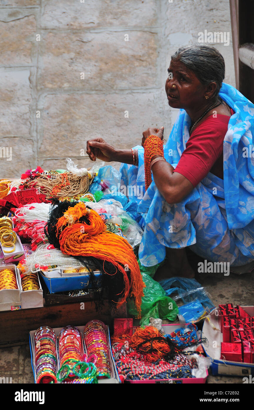 Woman selling accessory by the Holly Ganges River Stock Photo - Alamy