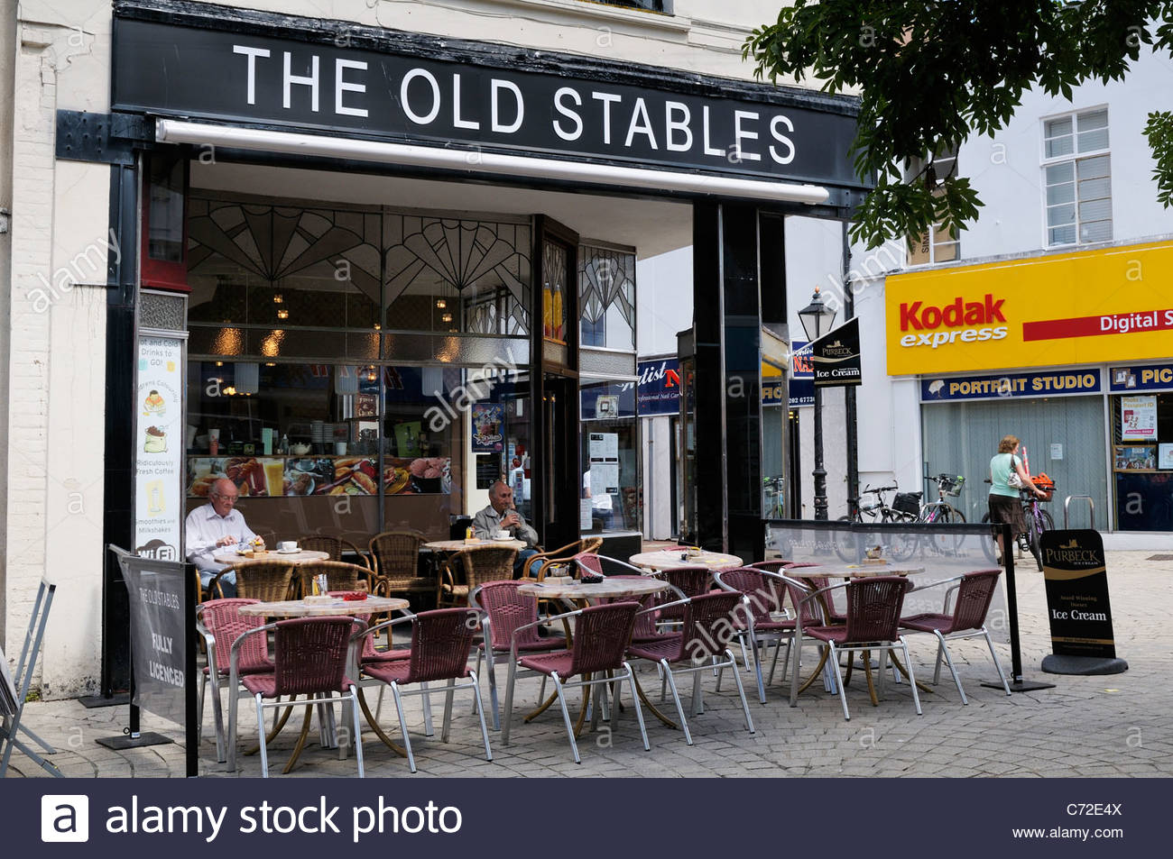 Open Air Pavement Cafe Bar High Resolution Stock Photography and Images ...