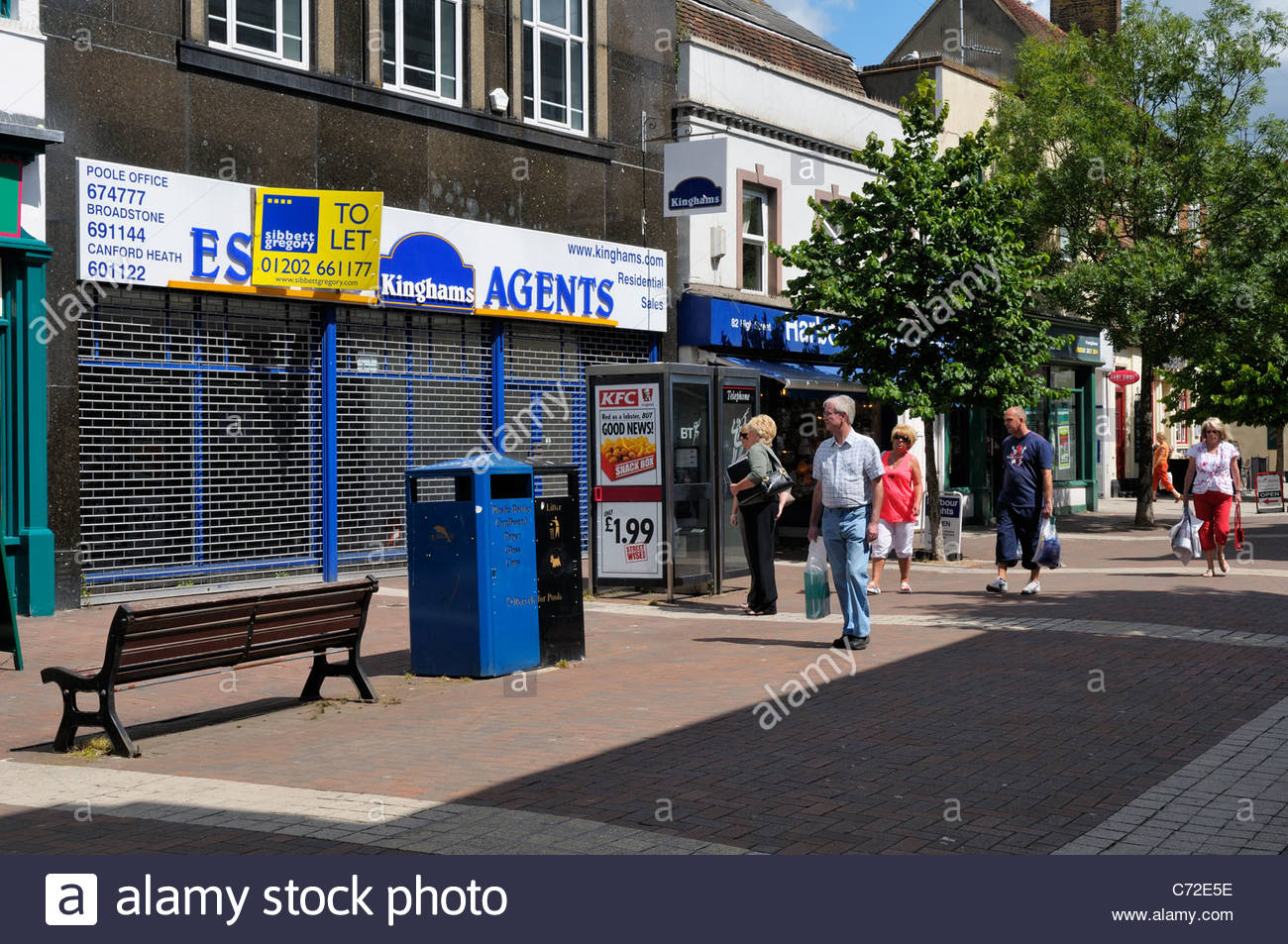 English High Street Shut Shops High Resolution Stock Photography and ...