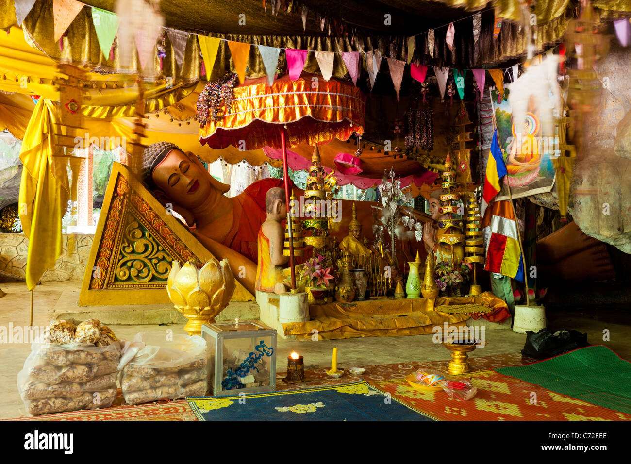 Reclining Buddha statue in Kompong Trach cave - Kampot Province ...