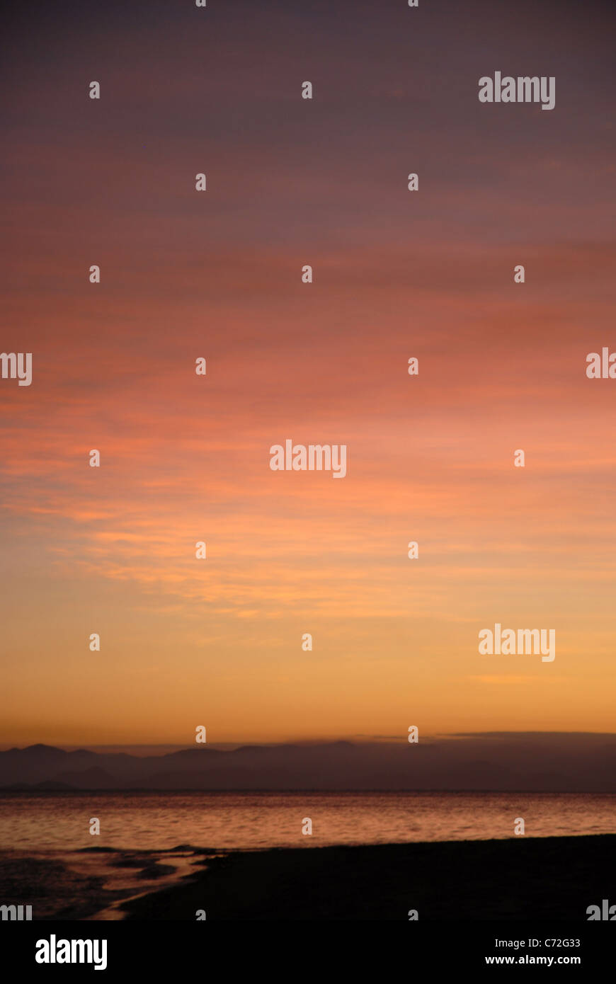 Minimalist dusk over quiet sea hi-res stock photography and images - Alamy