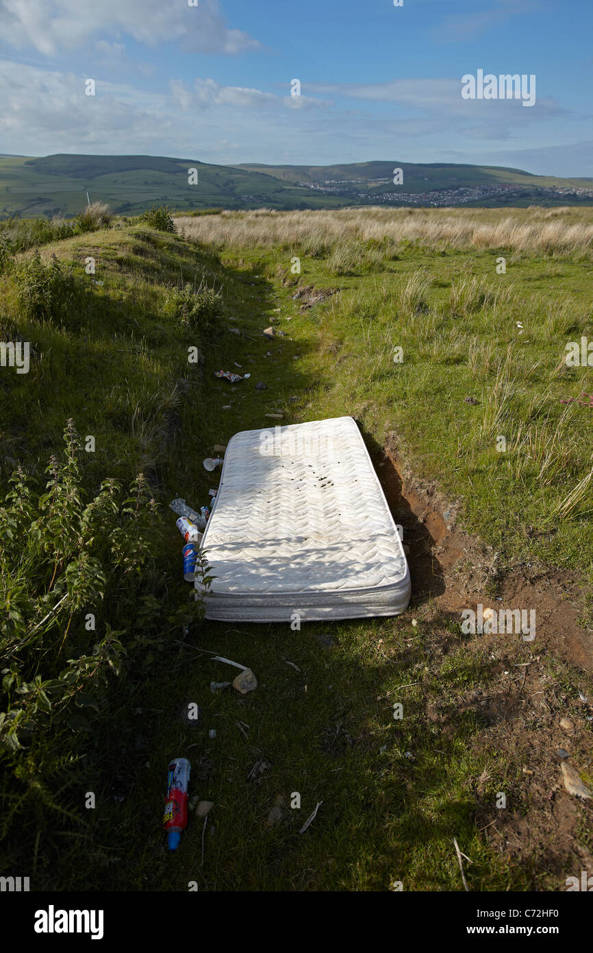 Dumped mattress hi-res stock photography and images - Alamy