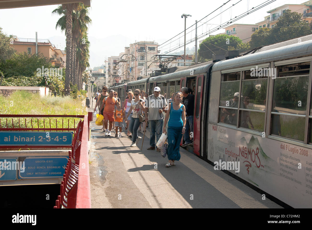 Passengers alight at Sorento Railway station Stock Photo - Alamy