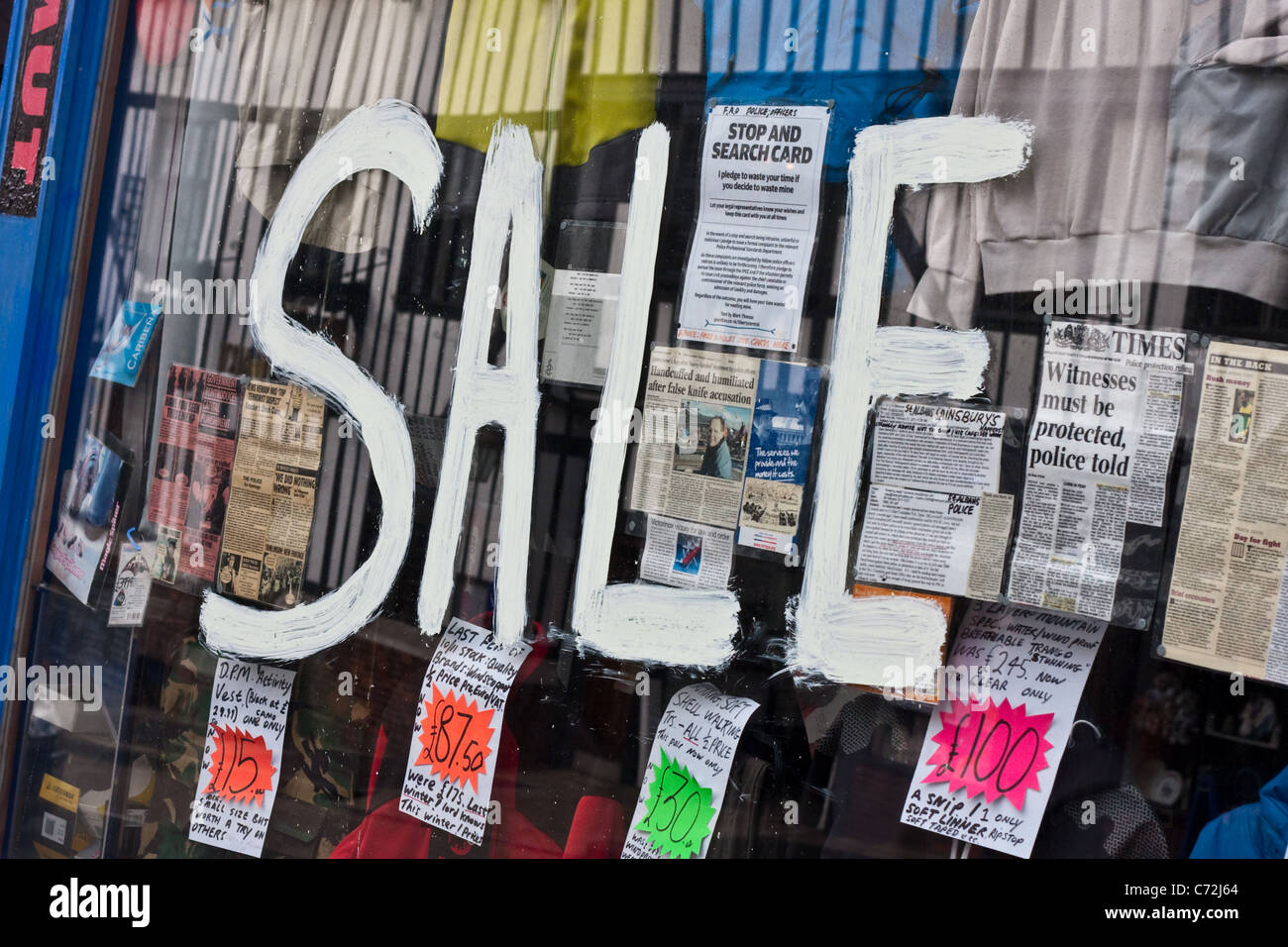 Painted shop sign england hi-res stock photography and images - Alamy
