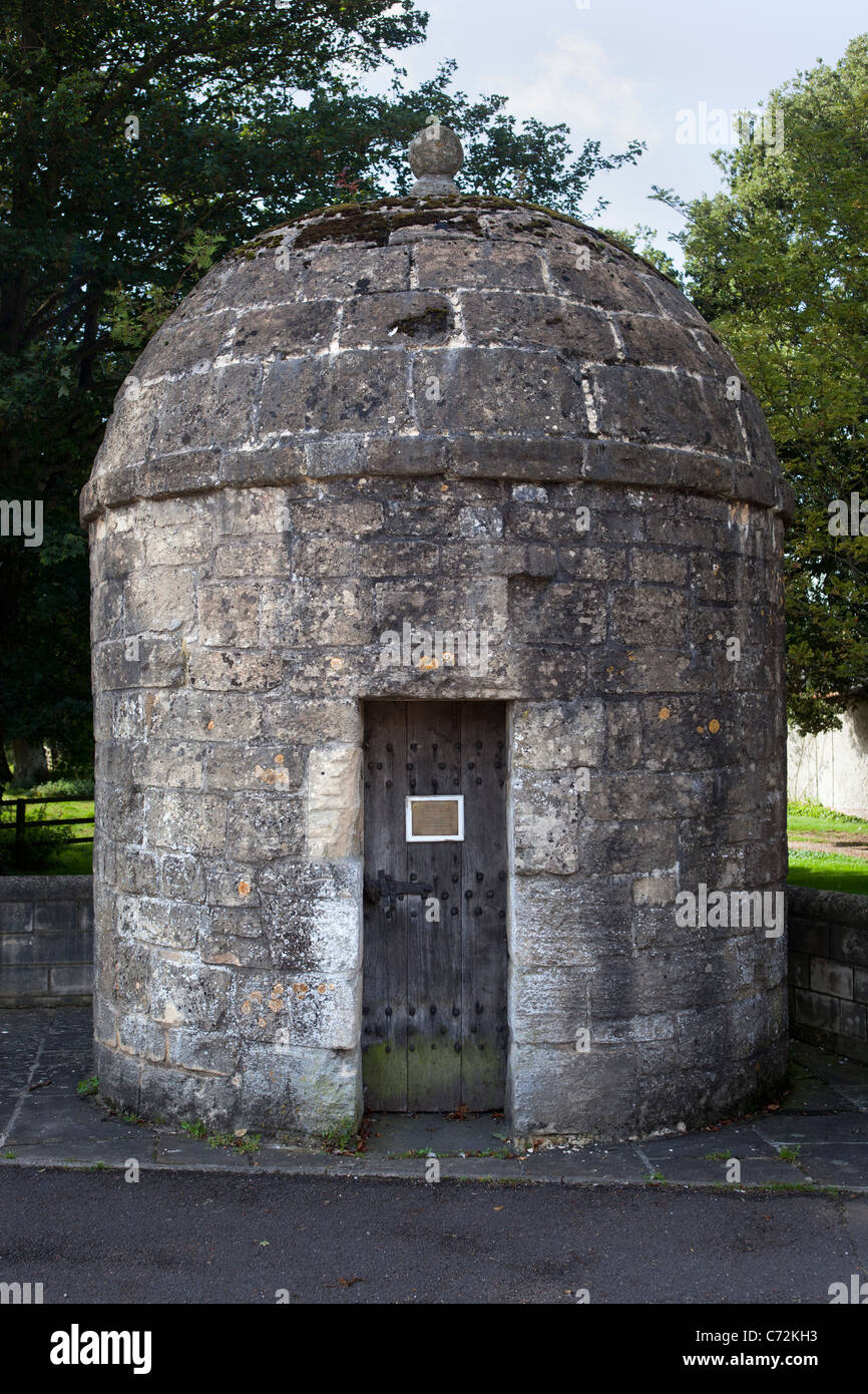 The Old Village Lock Up or Gaol Shrewton Stock Photo - Alamy
