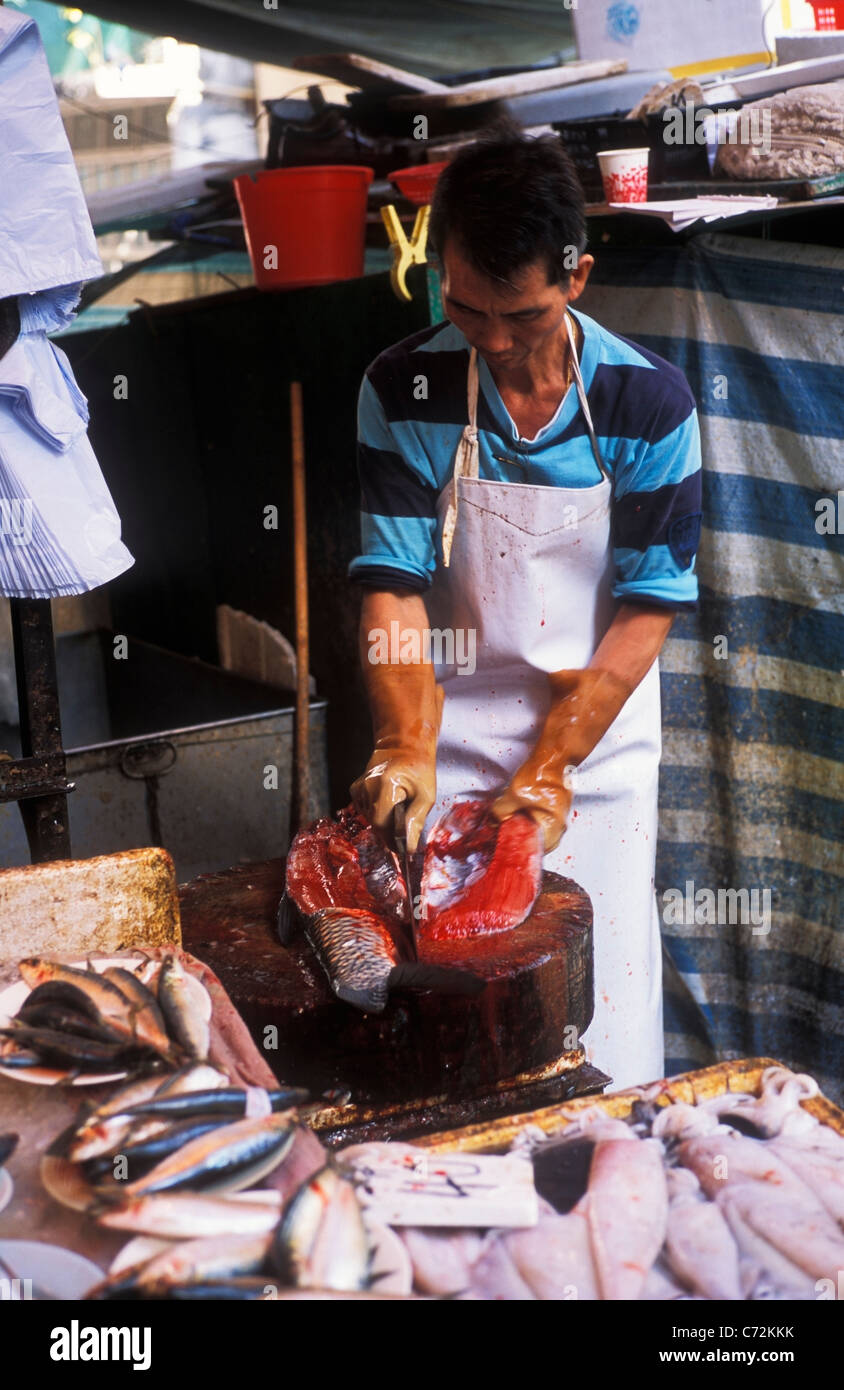 Fishmonger at a fish market in Hong Kong China Stock Photo - Alamy