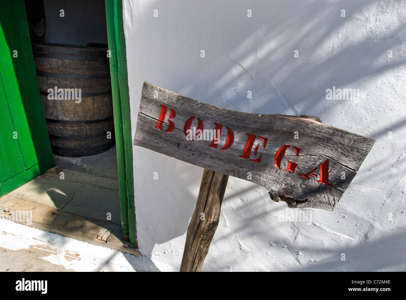 Rustic wooden sign hi-res stock photography and images - Alamy