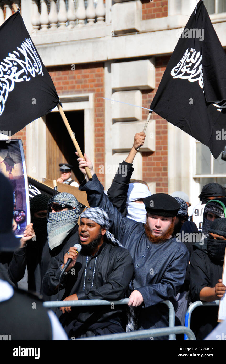 Muslim convert hi-res stock photography and images - Alamy