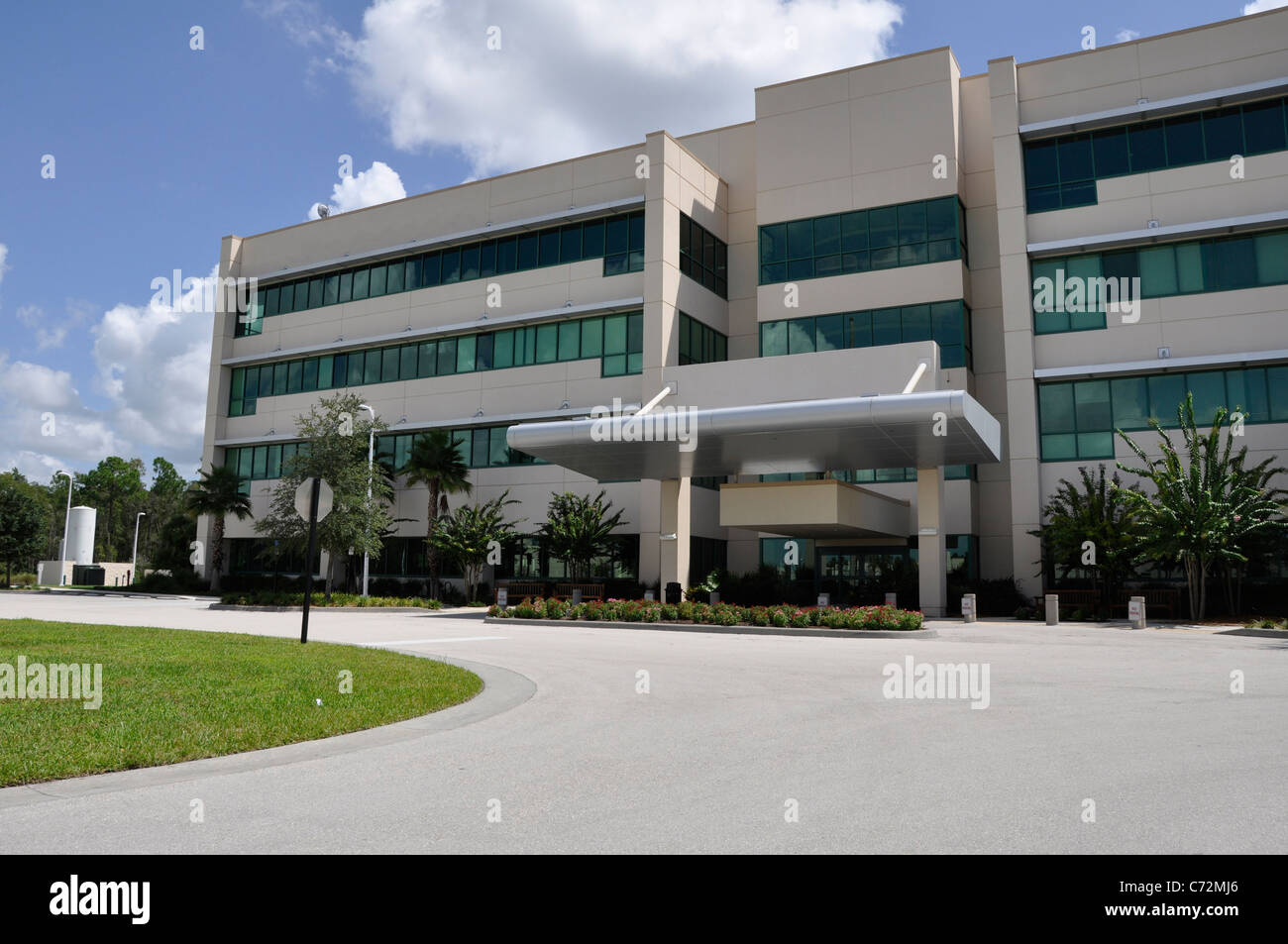Modern Hospital Exterior High Resolution Stock Photography and Images - Alamy