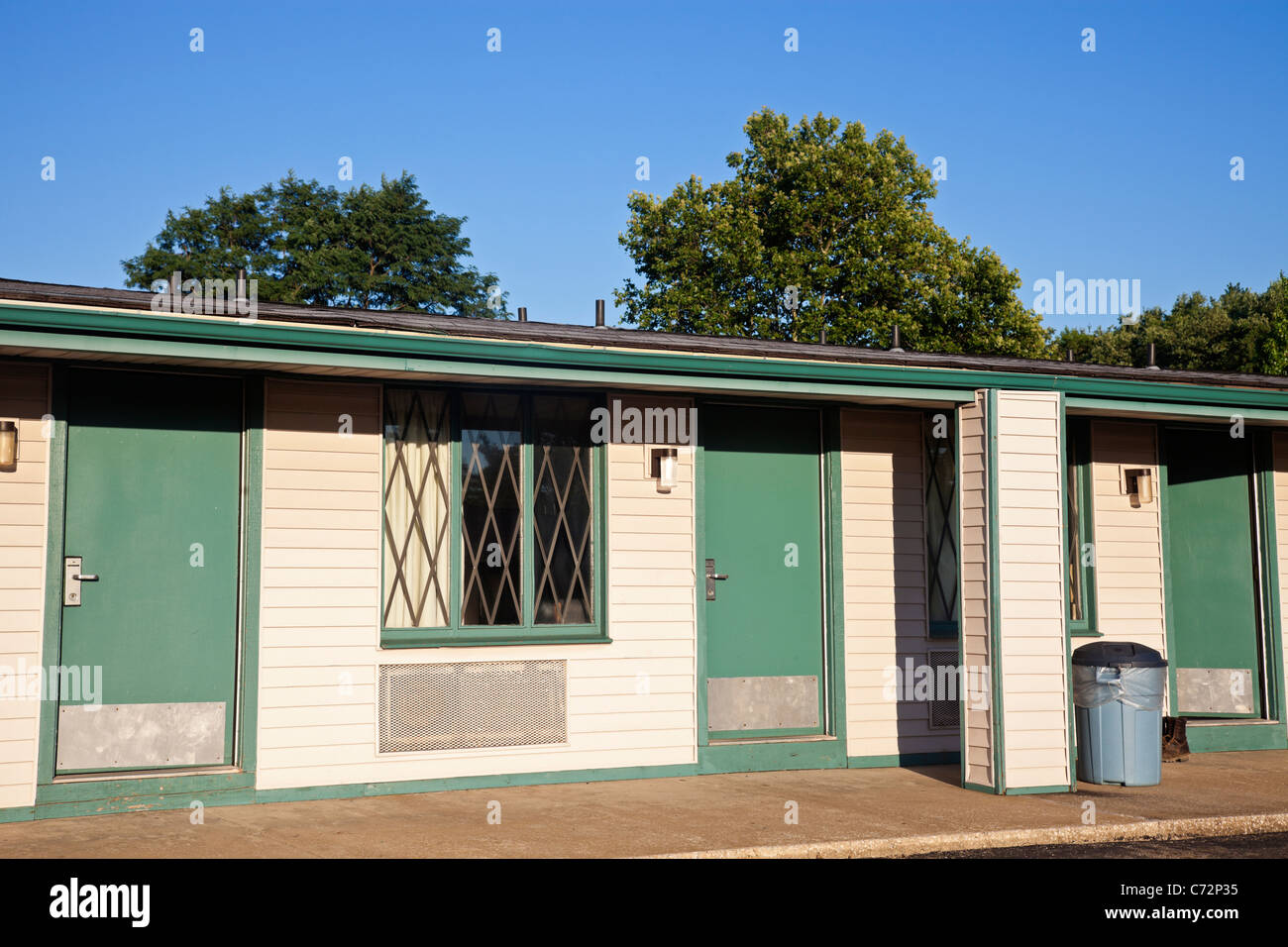 Exterior motel doors hi-res stock photography and images - Alamy