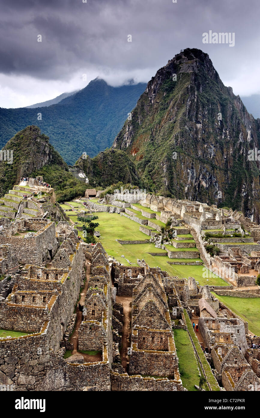 Machu picchu stone walls buildings hi-res stock photography and images ...