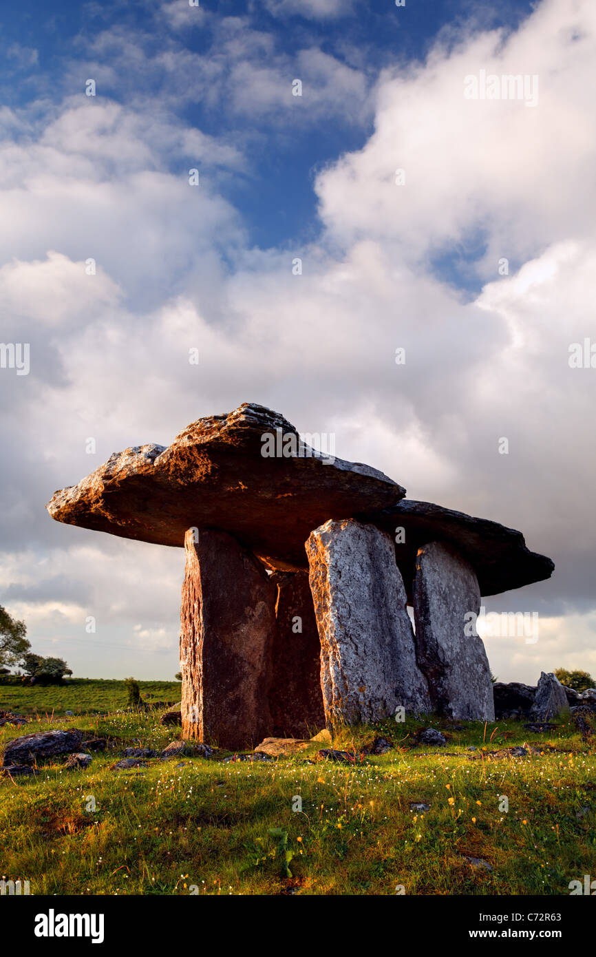 Poulnabrone dolmen, The Burren, County Clare, Republic of Ireland Stock ...