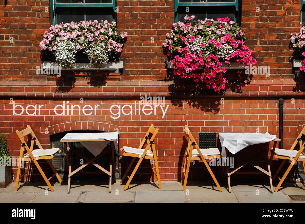 Window boxes hi-res stock photography and images - Alamy