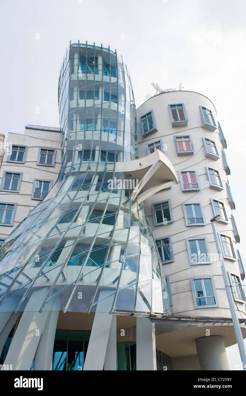 Frank gehry prague hi-res stock photography and images - Alamy