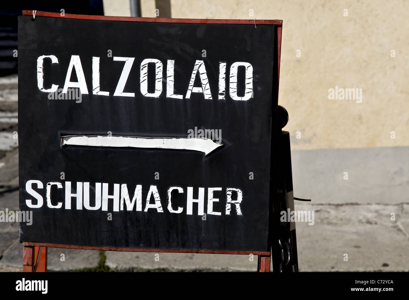 Shoemakers sign hi-res stock photography and images - Alamy