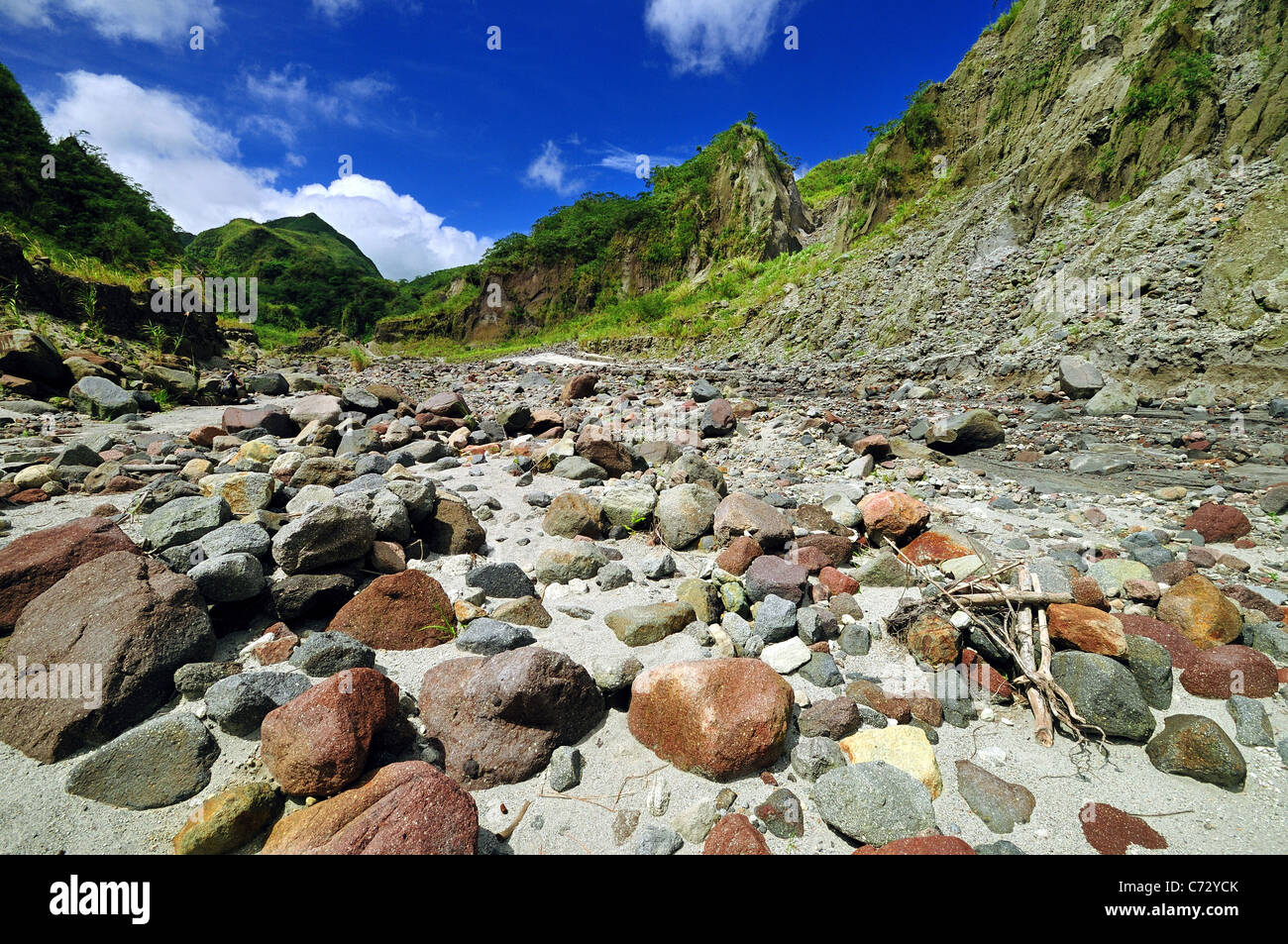 Mount pinatubo explosion hi-res stock photography and images - Alamy