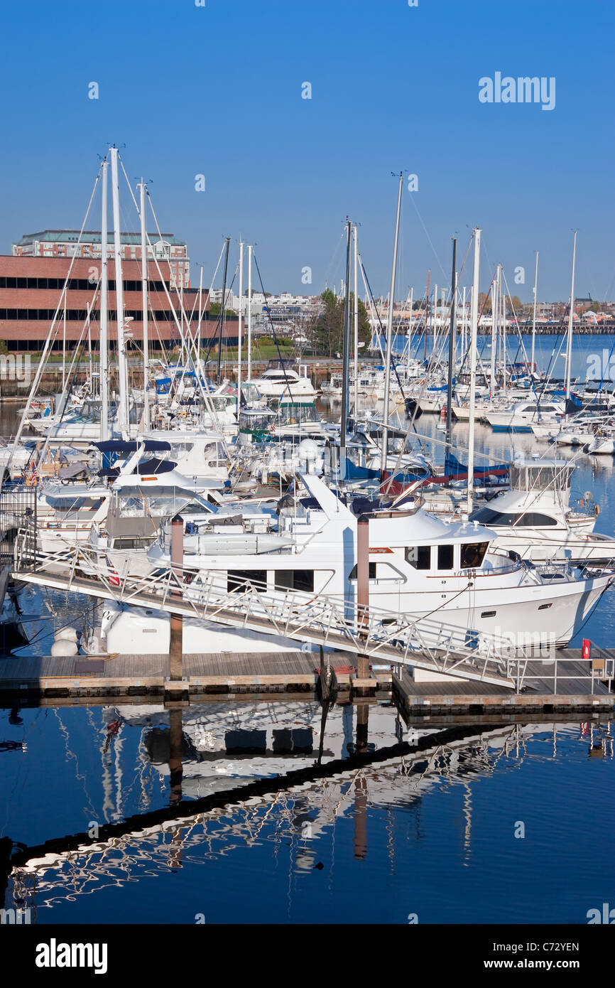 Boats at Hoosac Pier from Charlestown Bridge looking towards ...