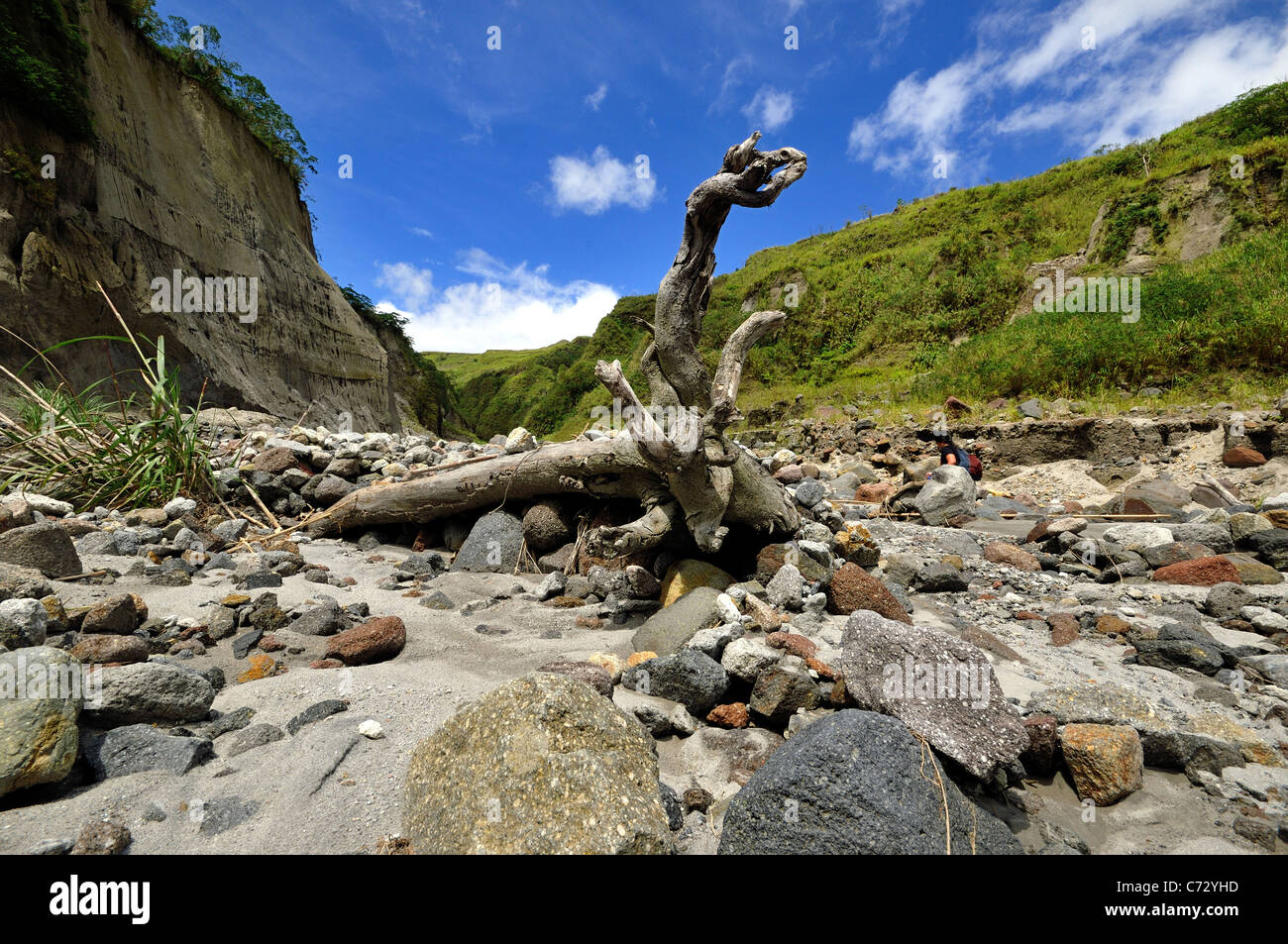 Mount pinatubo explosion hi-res stock photography and images - Alamy