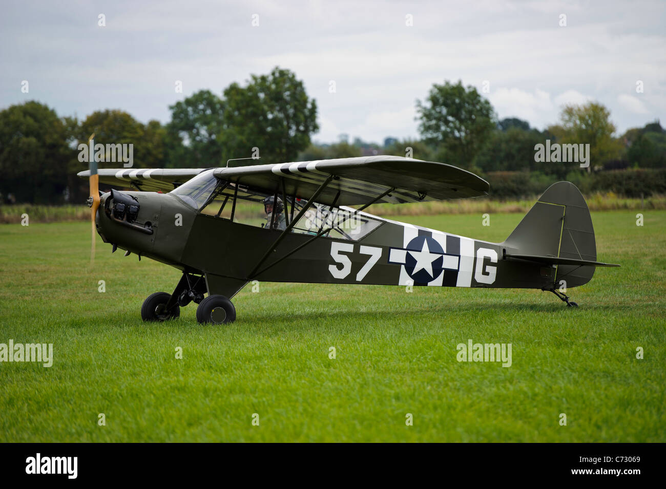 Piper cub l 4 57 h g rrsr hi-res stock photography and images - Alamy