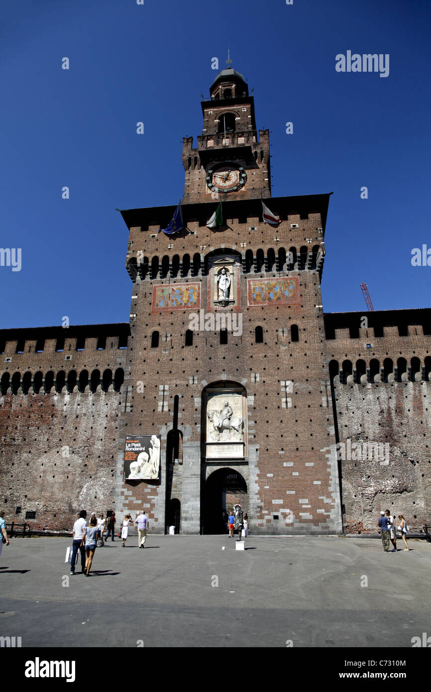 Sforza Castle (Castello Sforzesco) Torre del Filarete with visitors ...