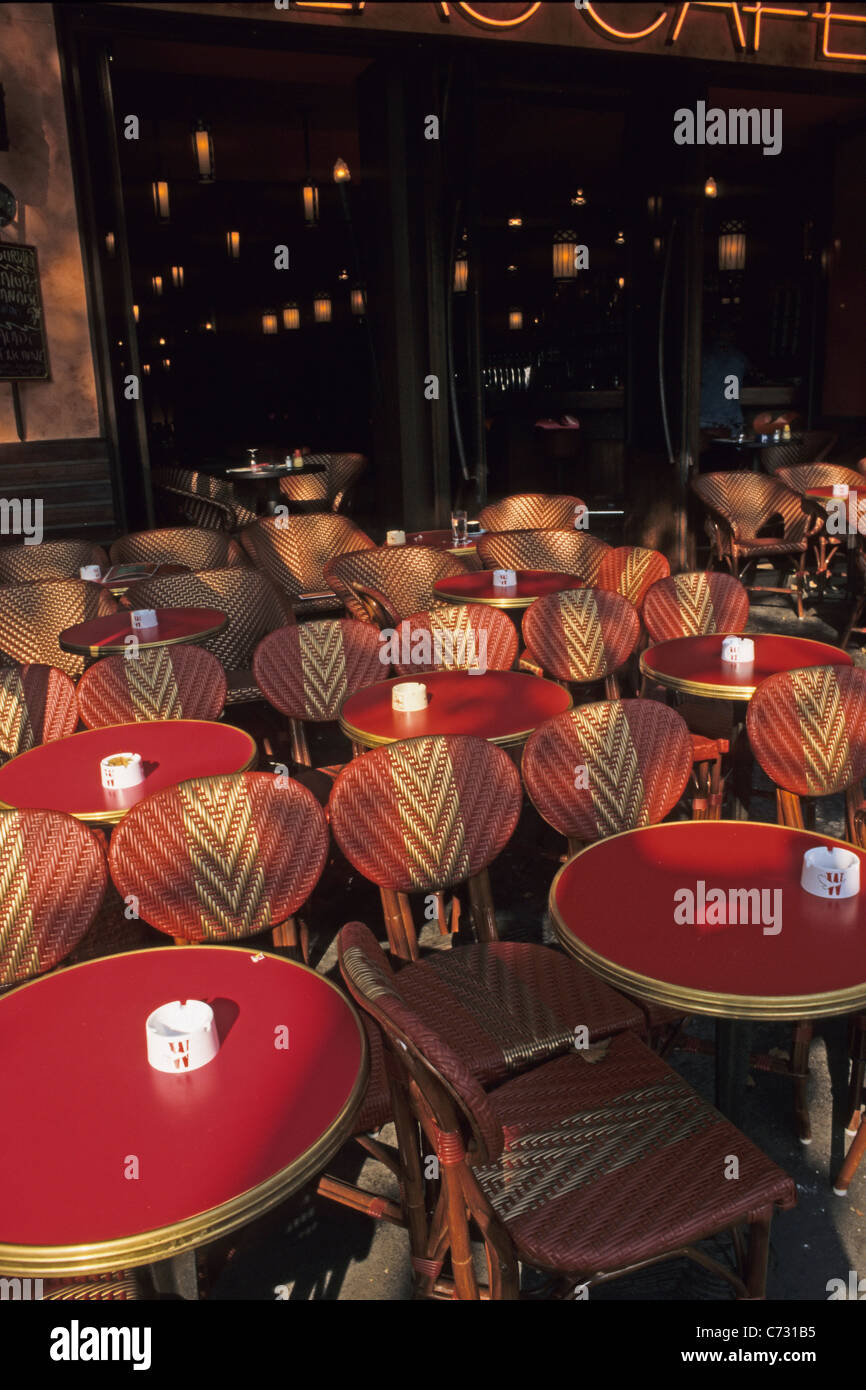 Tables a hi-res stock photography and images - Alamy