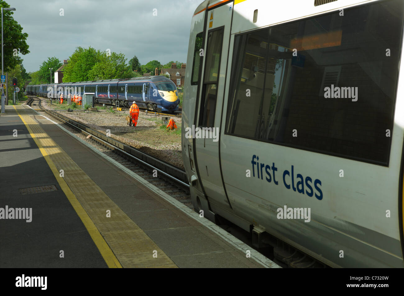 Working on the railway hi-res stock photography and images - Alamy