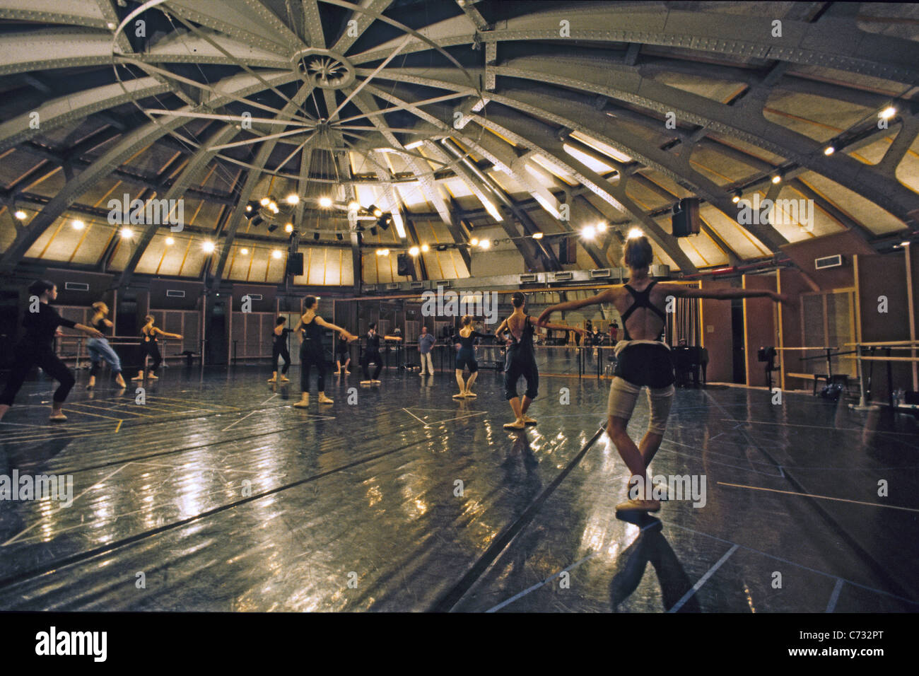 Opera Garnier, ballet rehearsal under the iron construction of the dome ...
