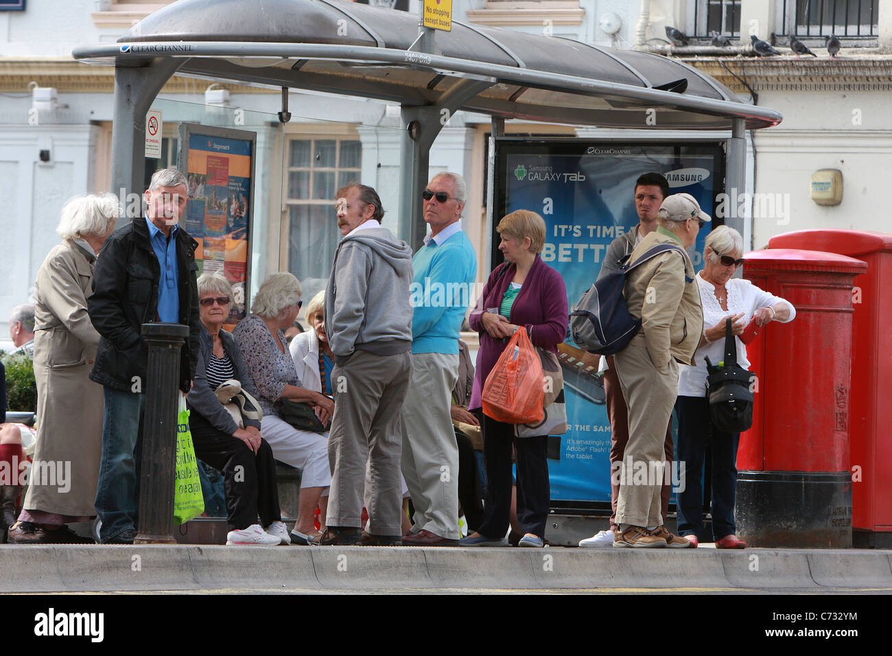 Bus stop queue hi-res stock photography and images - Alamy