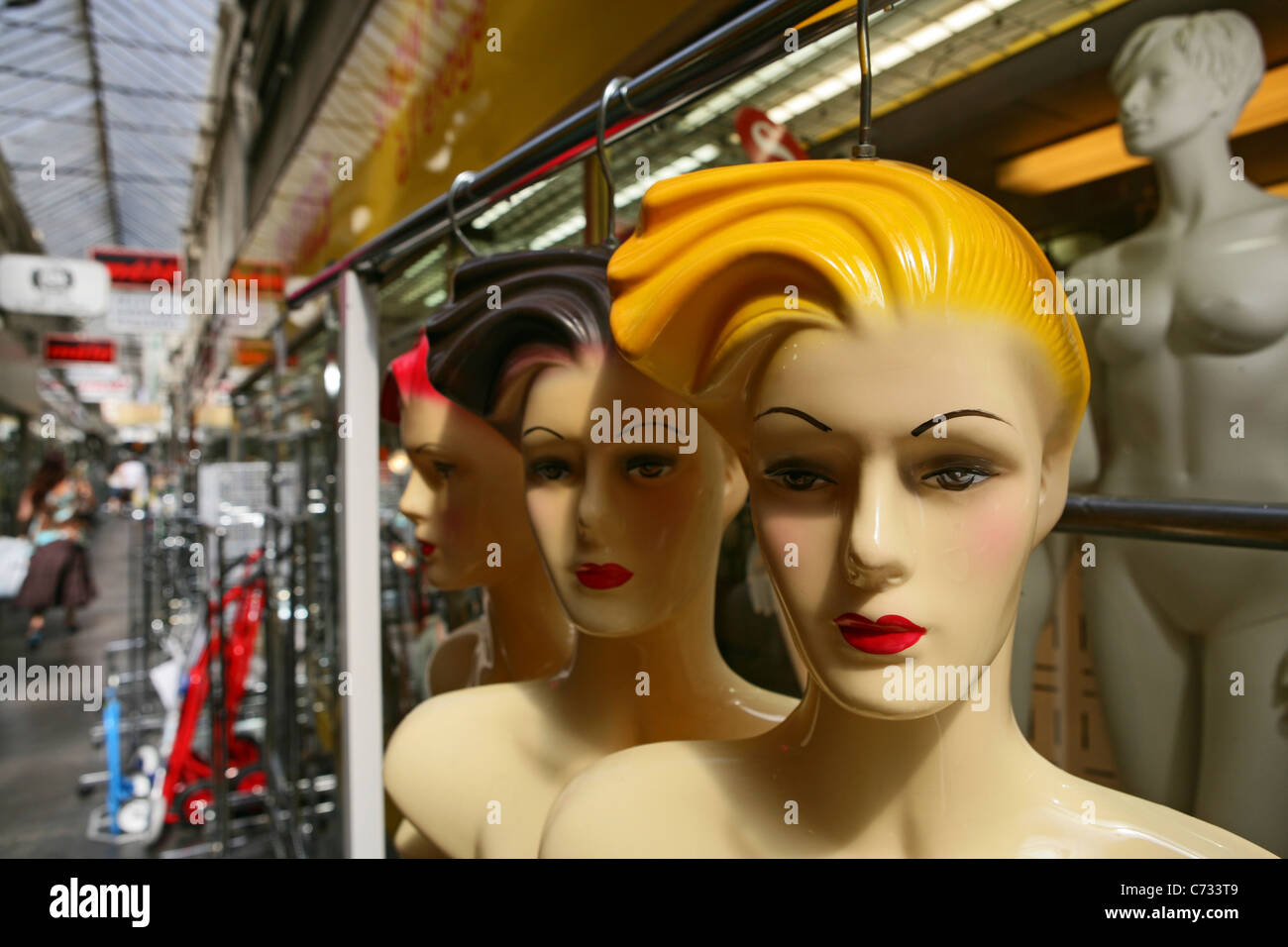 Shop dummy in window france hi-res stock photography and images - Alamy